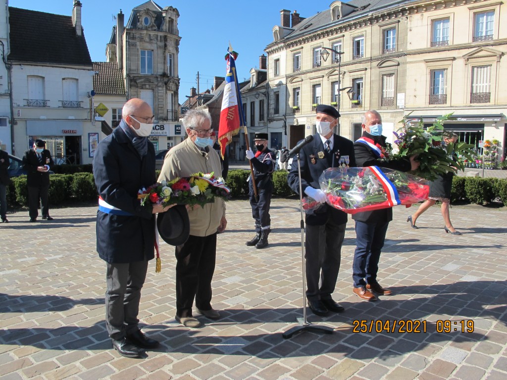 Après le 25 avril : poèmes et témoignages de déportés ; le 22 mai ...